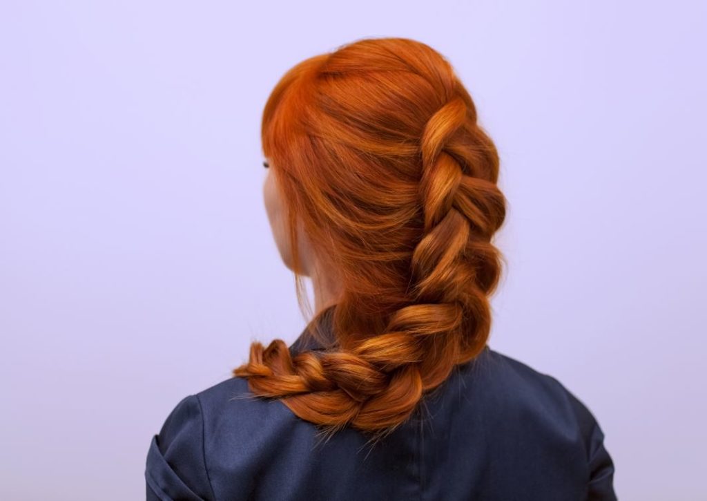 Tresses collées : Tutos coiffures et inspirations pour vos cheveux