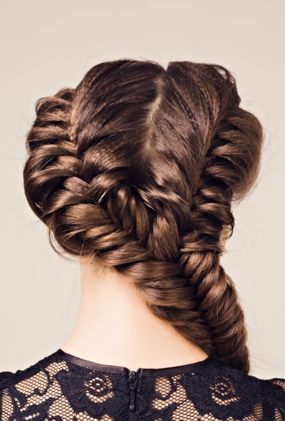 Tresses collées : Tutos coiffures et inspirations pour vos cheveux